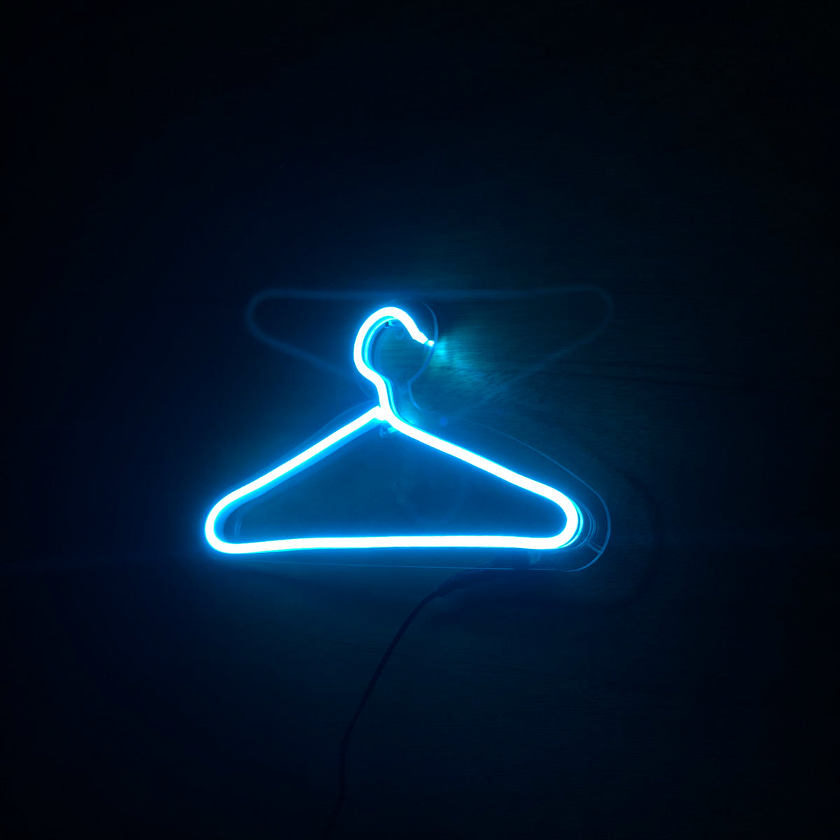 Letrero Led Neón en Forma de Gancho para Ropa en Luz Azul Hielo – La ...